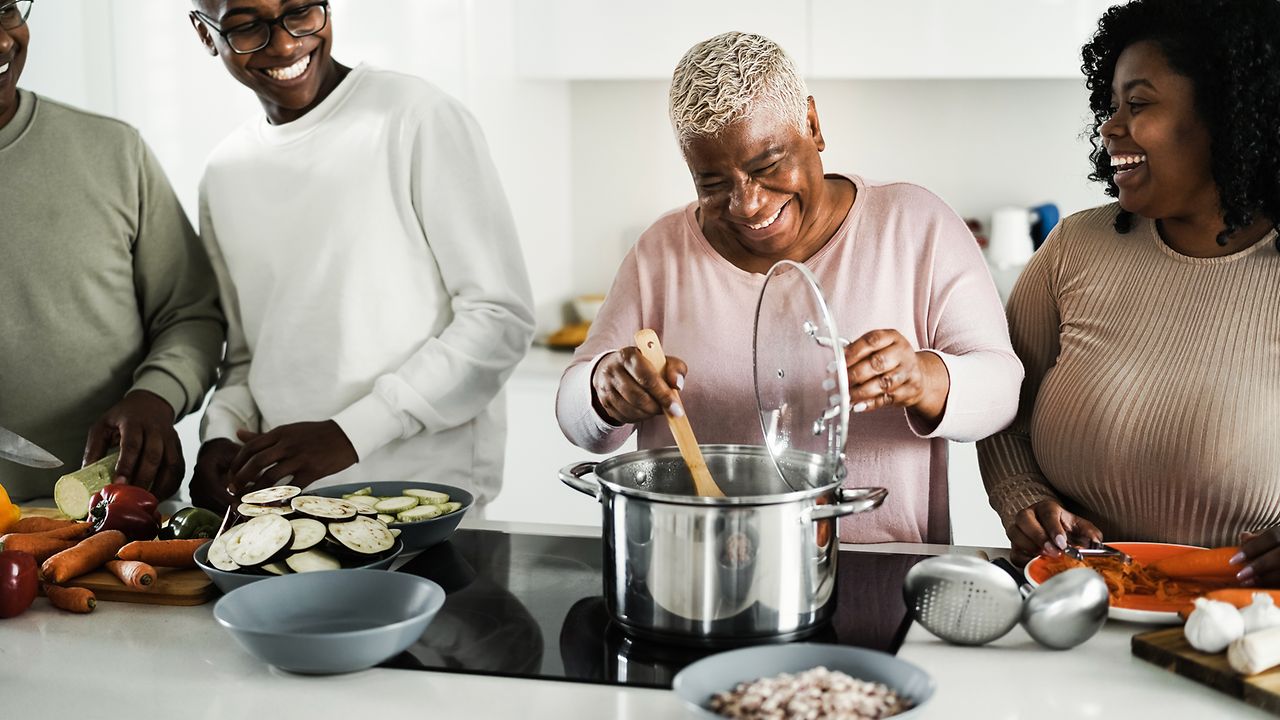 Henkel employees through the generations